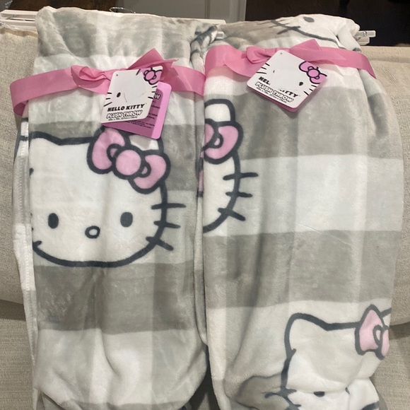 Hello Kitty | Bedding | Hello Kitty Sanrio Plush Viral Tiktok Throw ...